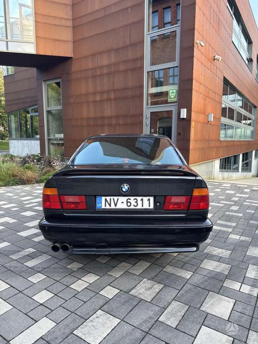 Melns BMW 535 1989 Liepāja, ar dzinēja tilpumu 3.43 L un nobraukumu 358 tūkst. km par 10490 €, foto 9 vietnē AUTOMOTO.COM.LV