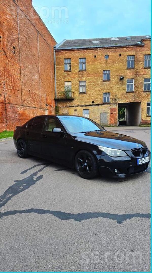 Black BMW 535 2004 in Liepaja, with an engine capacity of 3.00 L and mileage of 350 thousand km for 5500 €, photo 4 on AUTOMOTO.COM.LV