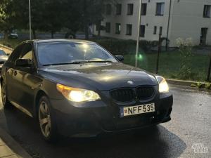 Melns BMW 535 2005 Viļņa, ar dzinēja tilpumu 3.00 L un nobraukumu 386 tūkst. km par 4555 €, foto  vietnē AUTOMOTO.COM.LV