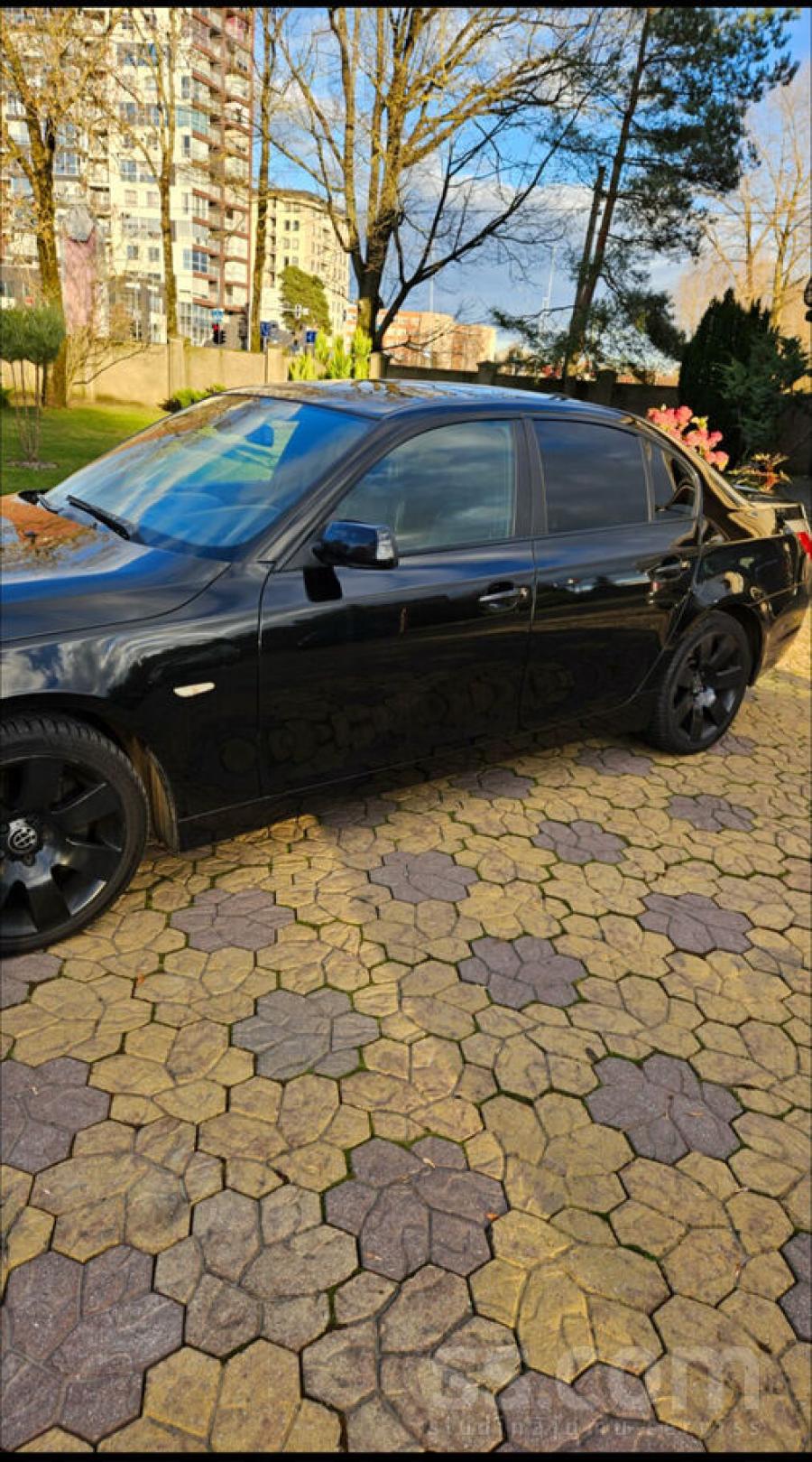 Black BMW 535 2005 in Klaipeda, with an engine capacity of 3.00 L and mileage of 329 thousand km for 5499 €, photo 7 on AUTOMOTO.COM.LV
