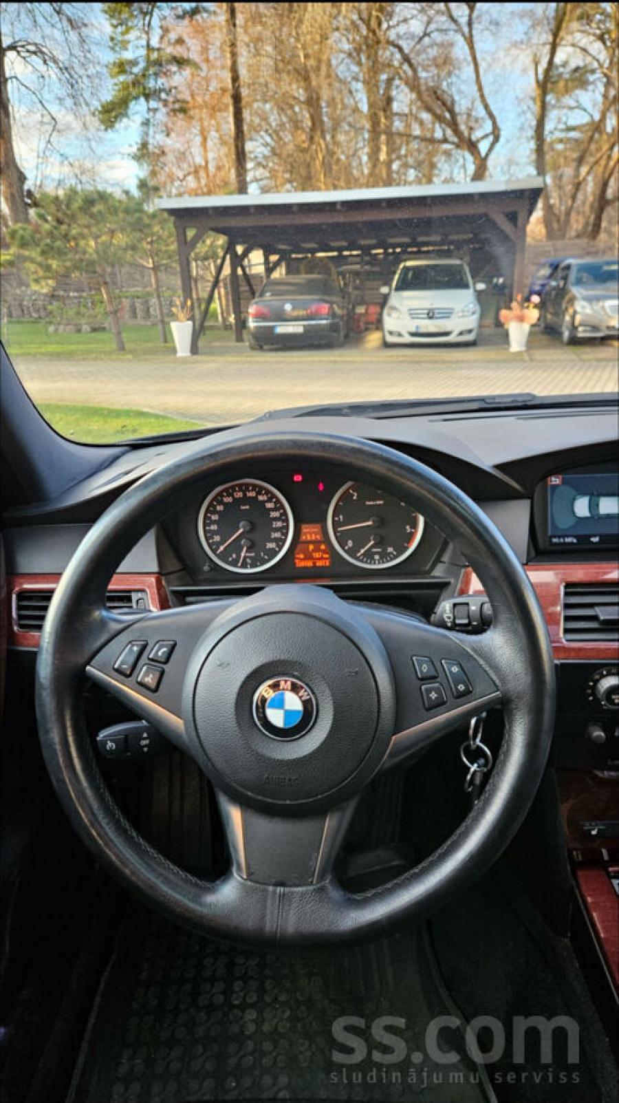 Black BMW 535 2005 in Klaipeda, with an engine capacity of 3.00 L and mileage of 329 thousand km for 5499 €, photo 18 on AUTOMOTO.COM.LV