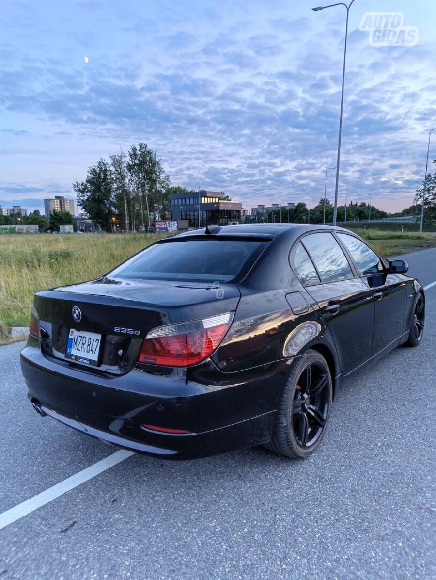 Melns BMW 535 2005 Kauņa, ar dzinēja tilpumu 3.00 L un nobraukumu 470 tūkst. km par 4100 €, foto 5 vietnē AUTOMOTO.COM.LV