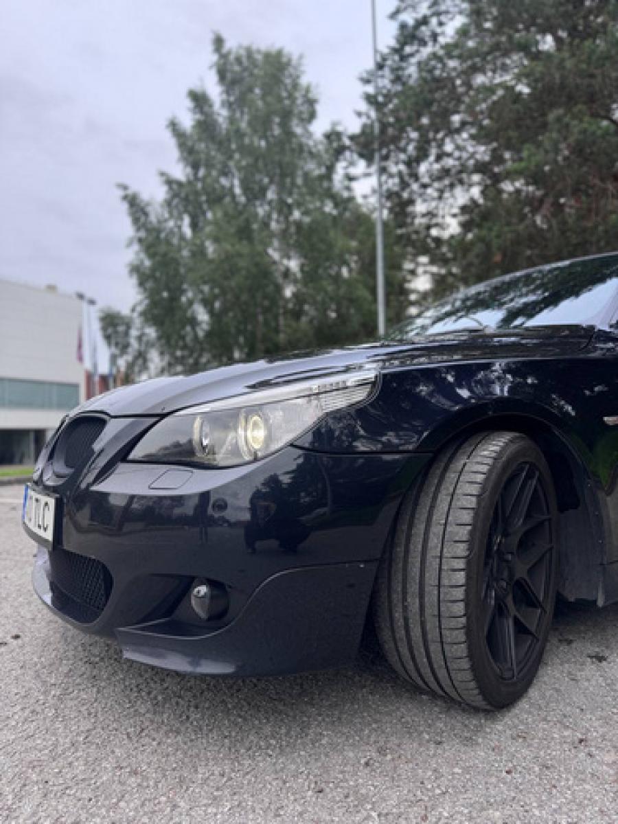 Melns BMW 535 2005 Tallina, ar dzinēja tilpumu 0.00 L un nobraukumu 0 tūkst. km par 7700 €, foto 4 vietnē AUTOMOTO.COM.LV