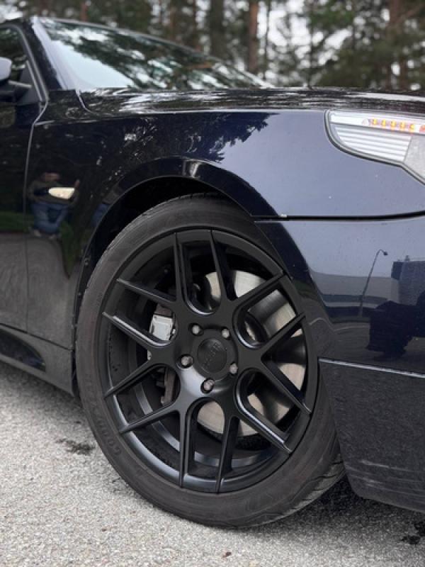 Black BMW 535 2005 in Tallinn, with an engine capacity of 0.00 L and mileage of 0 thousand km for 7700 €, photo 7 on AUTOMOTO.COM.LV