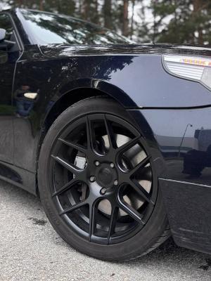 Melns BMW 535 2005 Tallina, ar dzinēja tilpumu 0.00 L un nobraukumu 0 tūkst. km par 7700 €, foto 21 vietnē AUTOMOTO.COM.LV