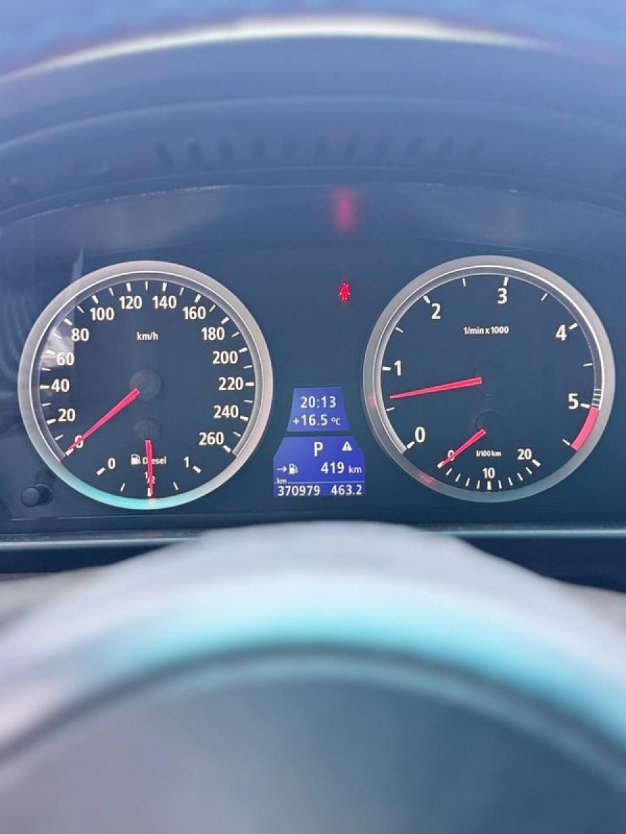 Melns BMW 535 2005 Tallina, ar dzinēja tilpumu 0.00 L un nobraukumu 0 tūkst. km par 7700 €, foto 27 vietnē AUTOMOTO.COM.LV