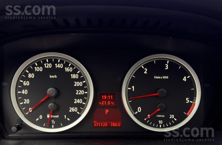 Black BMW 535 2006 in Riga, with an engine capacity of 3.00 L and mileage of 371 thousand km for 7500 €, photo 24 on AUTOMOTO.COM.LV