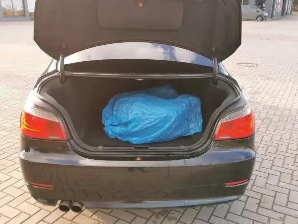 Black BMW 535 2007 in Kuldiga, with an engine capacity of 3.00 L and mileage of 452 thousand km for 4700 €, photo 7 on AUTOMOTO.COM.LV