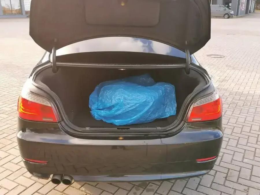 Black BMW 535 2007 in Kuldiga, with an engine capacity of 3.00 L and mileage of 452 thousand km for 4700 €, photo 8 on AUTOMOTO.COM.LV