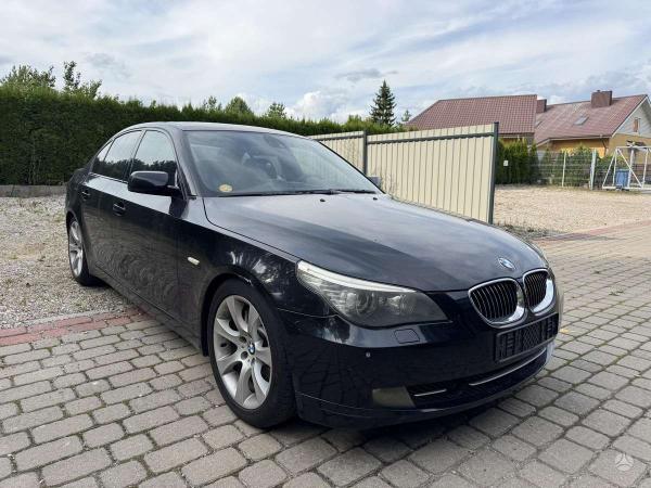 Black BMW 535 2007 in Alytus, with an engine capacity of 3.00 L and mileage of 405 thousand km for 3350 €, photo 3 on AUTOMOTO.COM.LV