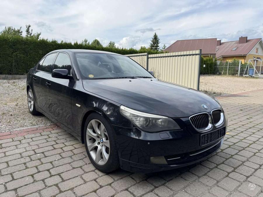 Black BMW 535 2007 in Alytus, with an engine capacity of 3.00 L and mileage of 405 thousand km for 3350 €, photo 3 on AUTOMOTO.COM.LV