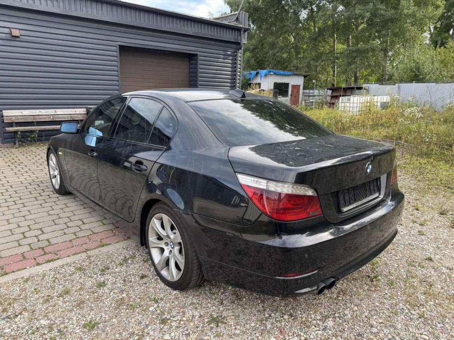 Black BMW 535 2007 in Alytus, with an engine capacity of 3.00 L and mileage of 405 thousand km for 3350 €, photo 4 on AUTOMOTO.COM.LV