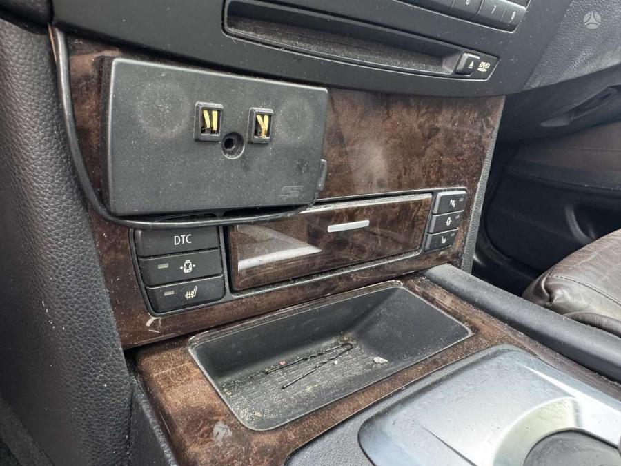 Black BMW 535 2007 in Alytus, with an engine capacity of 3.00 L and mileage of 405 thousand km for 3350 €, photo 19 on AUTOMOTO.COM.LV
