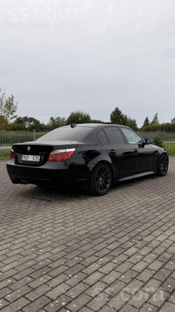 Black BMW 535 2007 in Riga, with an engine capacity of 3.00 L and mileage of 383 thousand km for 9035 €, photo 6 on AUTOMOTO.COM.LV