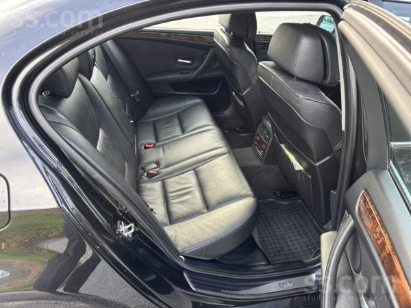 Black BMW 535 2007 in Ventspils, with an engine capacity of 3.00 L and mileage of 279 thousand km for 7500 €, photo 9 on AUTOMOTO.COM.LV