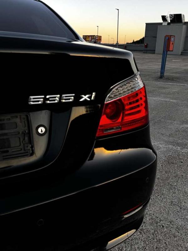 Melns BMW 535 2008 Viļņa, ar dzinēja tilpumu 3.50 L un nobraukumu 270 tūkst. km par 6600 €, foto 9 vietnē AUTOMOTO.COM.LV