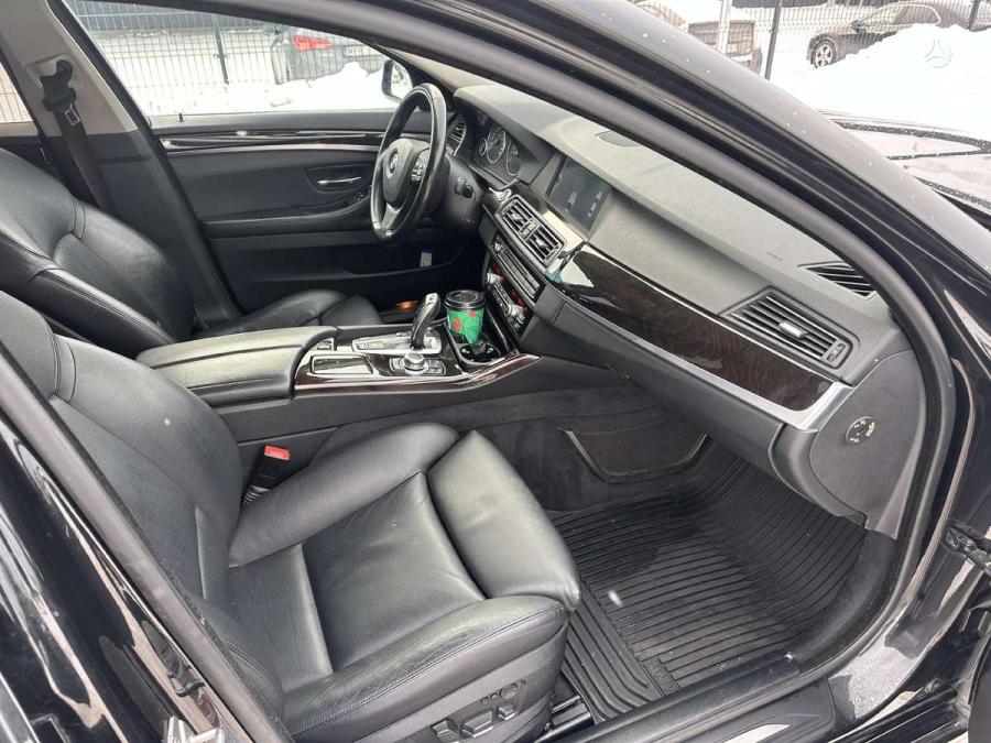 Melns BMW 535 2010 Šauļi, ar dzinēja tilpumu 2.99 L un nobraukumu 245 tūkst. km par 10400 €, foto 26 vietnē AUTOMOTO.COM.LV