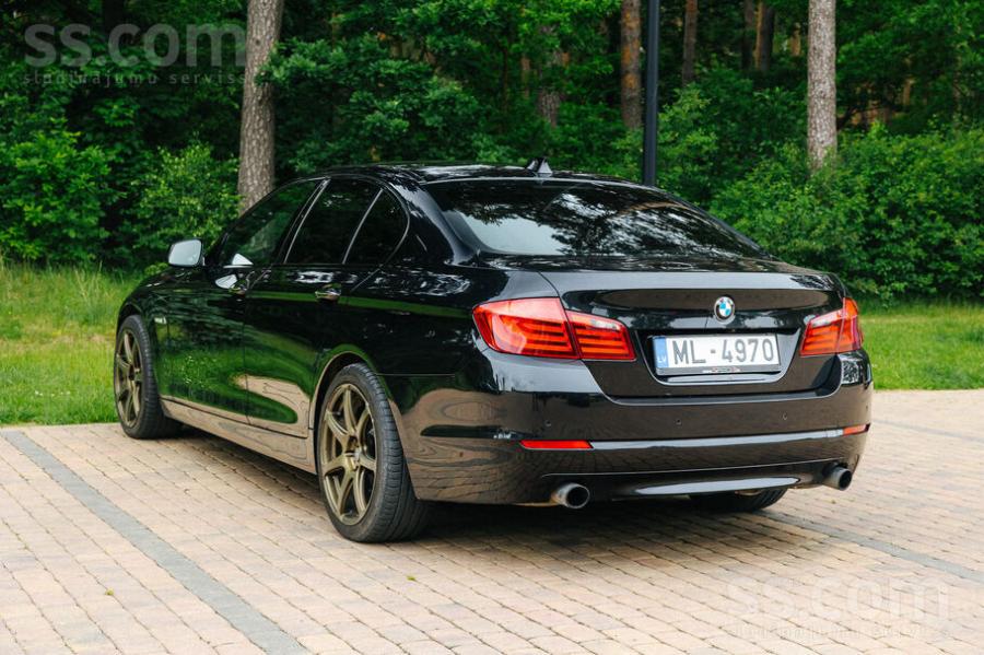 Black BMW 535 2010 in Riga, with an engine capacity of 3.00 L and mileage of 280 thousand km for 12000 €, photo 5 on AUTOMOTO.COM.LV
