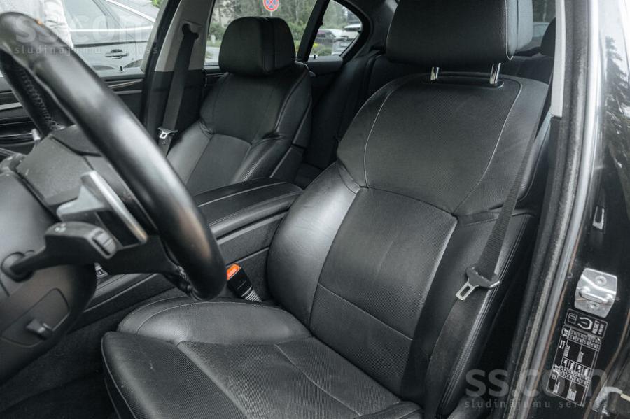 Black BMW 535 2010 in Riga, with an engine capacity of 3.00 L and mileage of 280 thousand km for 12000 €, photo 16 on AUTOMOTO.COM.LV