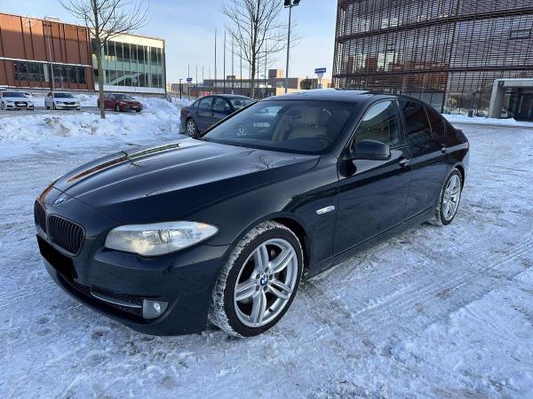 Black BMW 535 2011 in Klaipeda, with an engine capacity of 2.98 L and mileage of 300 thousand km for 6999 €, photo 5 on AUTOMOTO.COM.LV