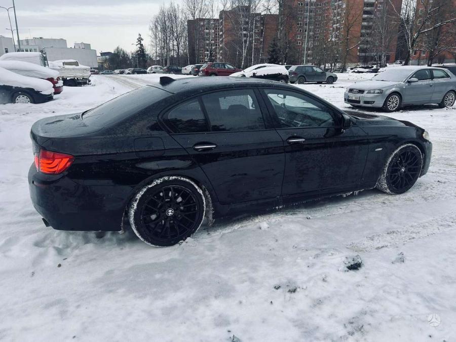 Black BMW 535 2011 in Vilnius, with an engine capacity of 2.98 L and mileage of 265 thousand km for 10200 €, photo 5 on AUTOMOTO.COM.LV