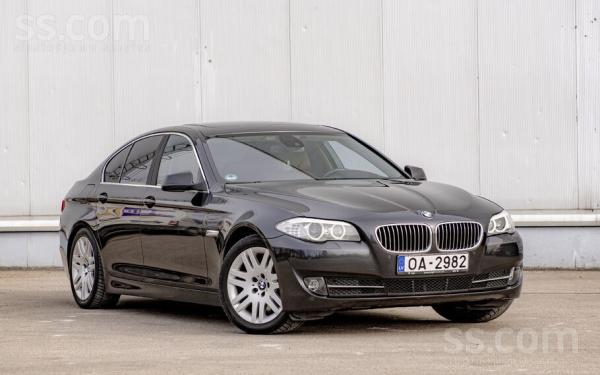 Black BMW 535 2011 in Jelgava, with an engine capacity of 3.00 L and mileage of 178 thousand km for 10900 €, photo 8 on AUTOMOTO.COM.LV