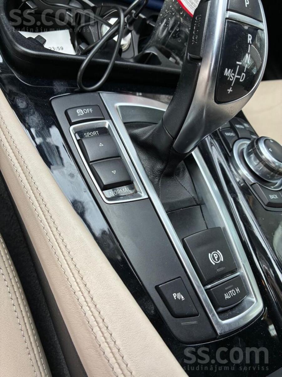 Black BMW 535 2011 in Riga, with an engine capacity of 3.00 L and mileage of 231 thousand km for 16100 €, photo 8 on AUTOMOTO.COM.LV