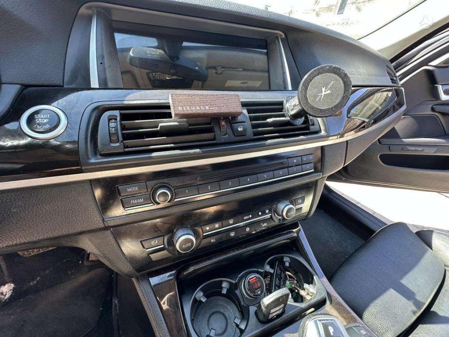 Melns BMW 535 2011 Viļņa, ar dzinēja tilpumu 2.98 L un nobraukumu 339 tūkst. km par 7500 €, foto 13 vietnē AUTOMOTO.COM.LV