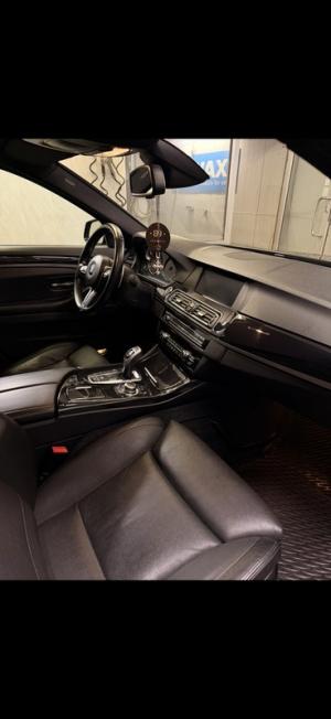 Melns BMW 535 2011 Narva, ar dzinēja tilpumu 3.00 L un nobraukumu 262 tūkst. km par 16000 €, foto 29 vietnē AUTOMOTO.COM.LV
