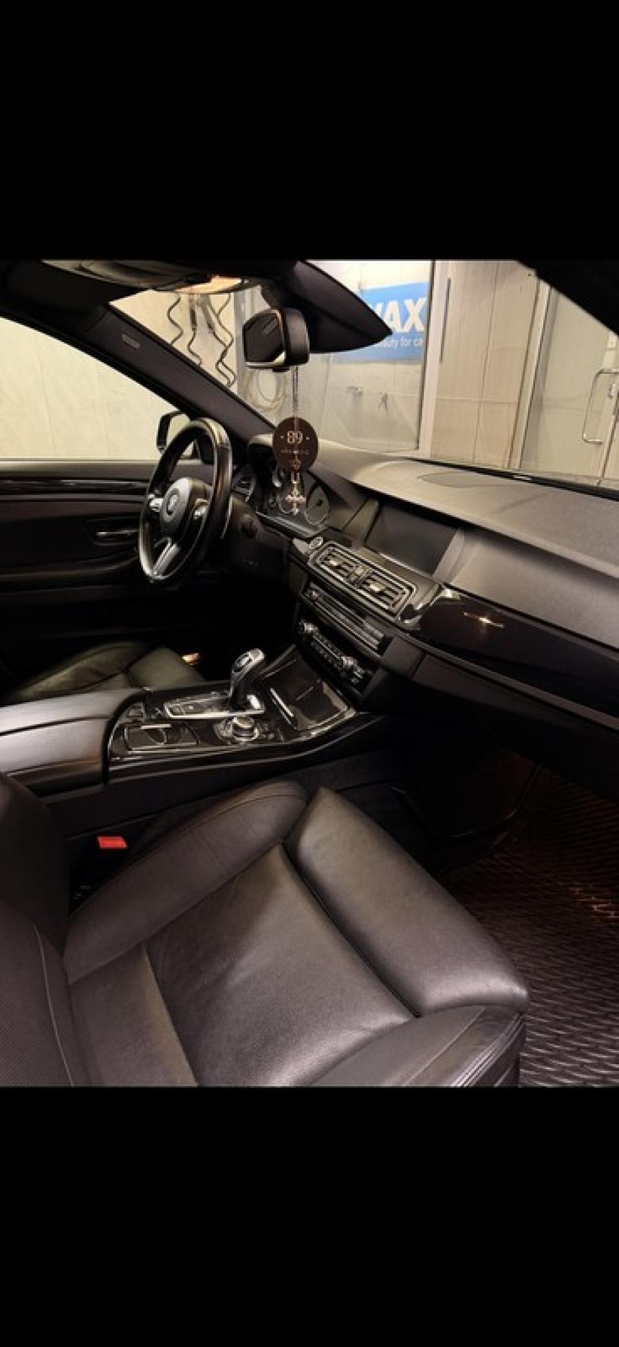 Melns BMW 535 2011 Narva, ar dzinēja tilpumu 3.00 L un nobraukumu 262 tūkst. km par 16000 €, foto 29 vietnē AUTOMOTO.COM.LV