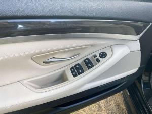 Black BMW 535 2011 in Vilnius, with an engine capacity of 2.98 L and mileage of 286 thousand km for 9700 €, photo 13 on AUTOMOTO.COM.LV
