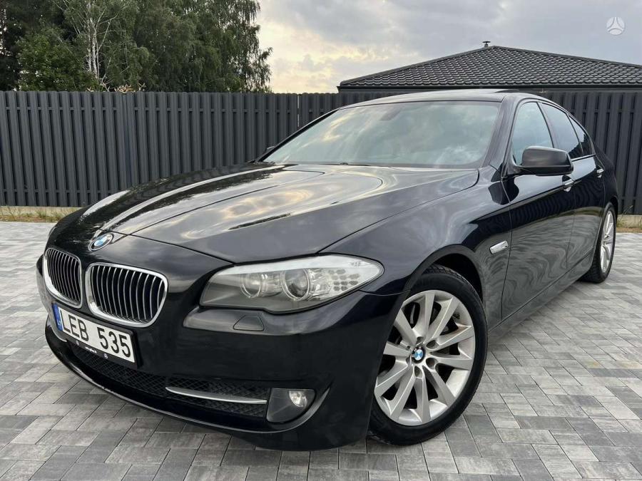 Black BMW 535 2011 in Vilnius, with an engine capacity of 2.98 L and mileage of 301 thousand km for 6500 €, photo 1 on AUTOMOTO.COM.LV