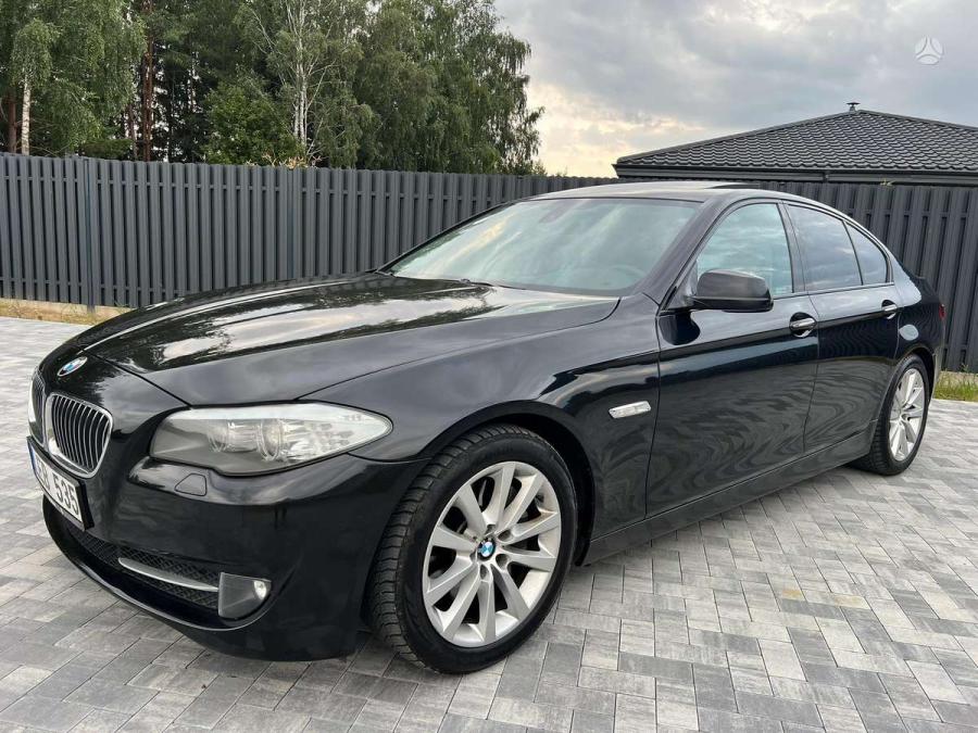 Black BMW 535 2011 in Vilnius, with an engine capacity of 2.98 L and mileage of 301 thousand km for 6500 €, photo 3 on AUTOMOTO.COM.LV