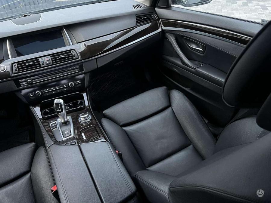 Black BMW 535 2011 in Vilnius, with an engine capacity of 2.98 L and mileage of 301 thousand km for 6500 €, photo 13 on AUTOMOTO.COM.LV