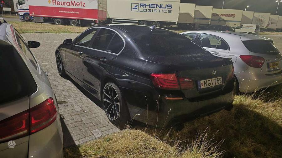 Black BMW 535 2011 in Silute, with an engine capacity of 2.99 L and mileage of 310 thousand km for 6350 €, photo 15 on AUTOMOTO.COM.LV