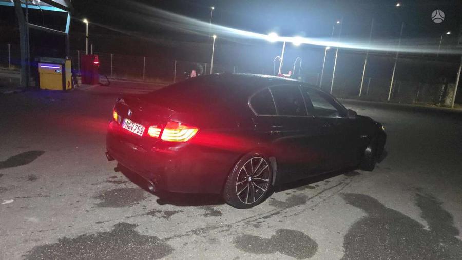 Black BMW 535 2011 in Silute, with an engine capacity of 2.99 L and mileage of 310 thousand km for 6350 €, photo 21 on AUTOMOTO.COM.LV