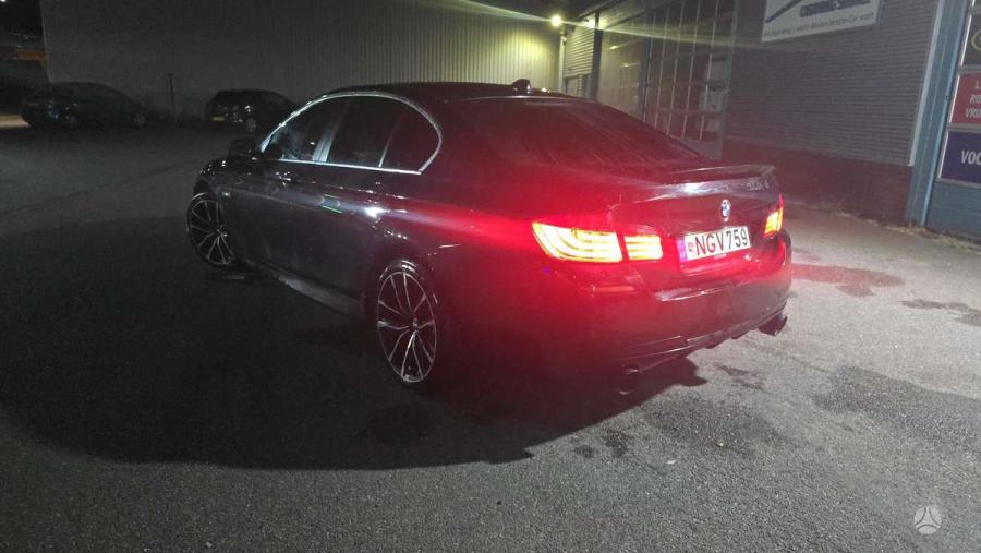 Black BMW 535 2011 in Silute, with an engine capacity of 2.99 L and mileage of 310 thousand km for 6350 €, photo 22 on AUTOMOTO.COM.LV