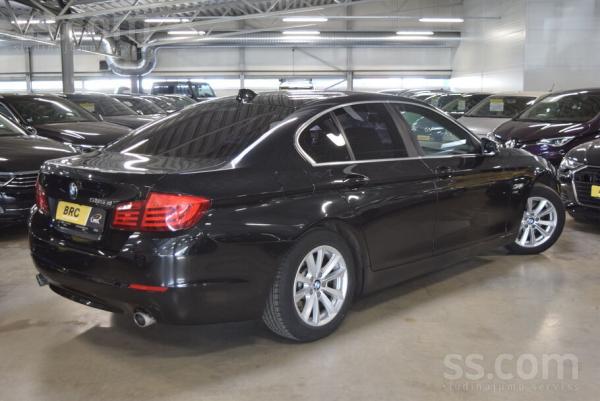Black BMW 535 2012 in Riga, with an engine capacity of 3.00 L and mileage of 301 thousand km for 9900 €, photo 2 on AUTOMOTO.COM.LV