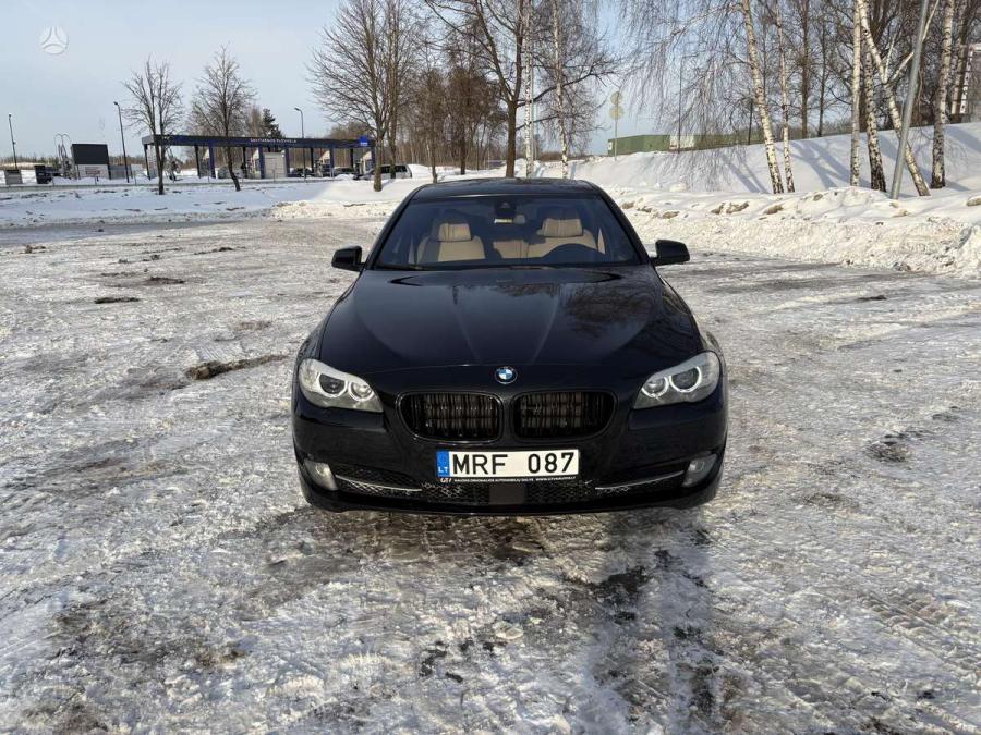Black BMW 535 2012 in Kaunas, with an engine capacity of 2.99 L and mileage of 326 thousand km for 10600 €, photo 2 on AUTOMOTO.COM.LV