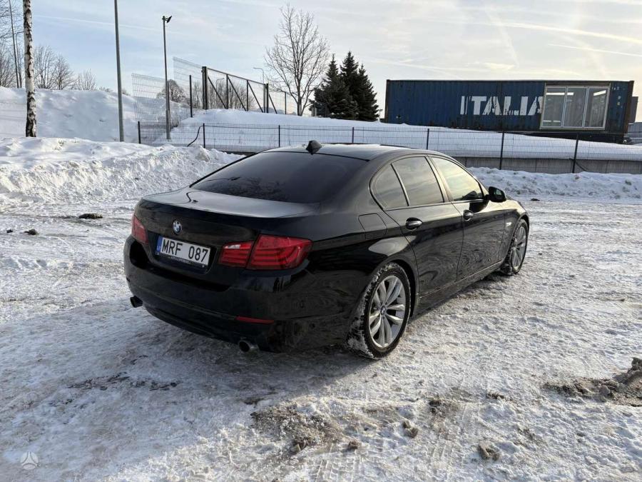 Black BMW 535 2012 in Kaunas, with an engine capacity of 2.99 L and mileage of 326 thousand km for 10600 €, photo 4 on AUTOMOTO.COM.LV