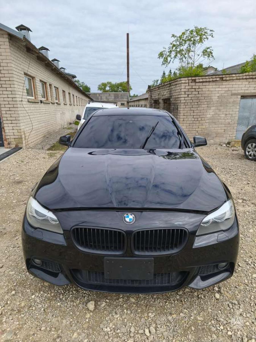 Black BMW 535 2012 in Panevezys, with an engine capacity of 2.98 L and mileage of 287 thousand km for 5000 €, photo 3 on AUTOMOTO.COM.LV
