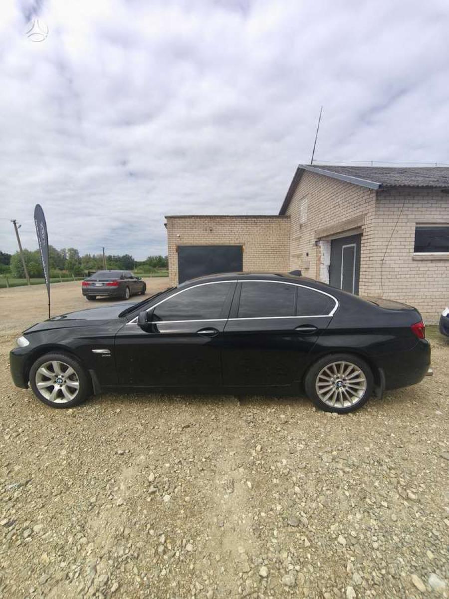 Black BMW 535 2012 in Panevezys, with an engine capacity of 2.98 L and mileage of 287 thousand km for 5000 €, photo 7 on AUTOMOTO.COM.LV