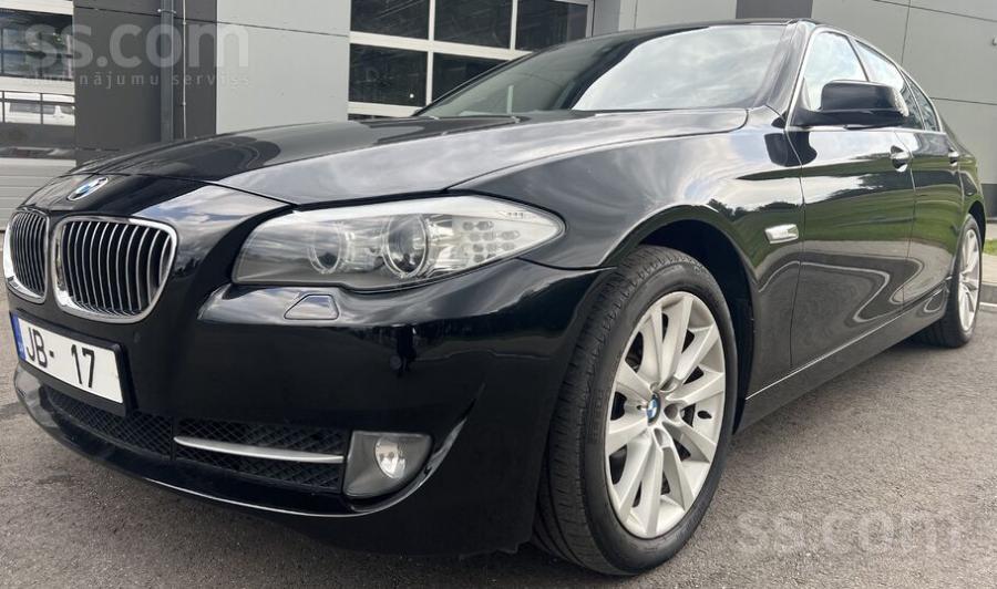 Black BMW 535 2012 in Riga, with an engine capacity of 3.00 L and mileage of 216 thousand km for 10880 €, photo 4 on AUTOMOTO.COM.LV