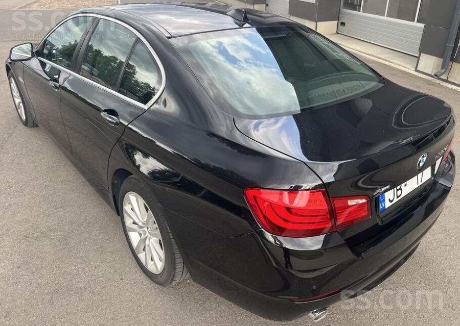Black BMW 535 2012 in Riga, with an engine capacity of 3.00 L and mileage of 216 thousand km for 10880 €, photo 5 on AUTOMOTO.COM.LV