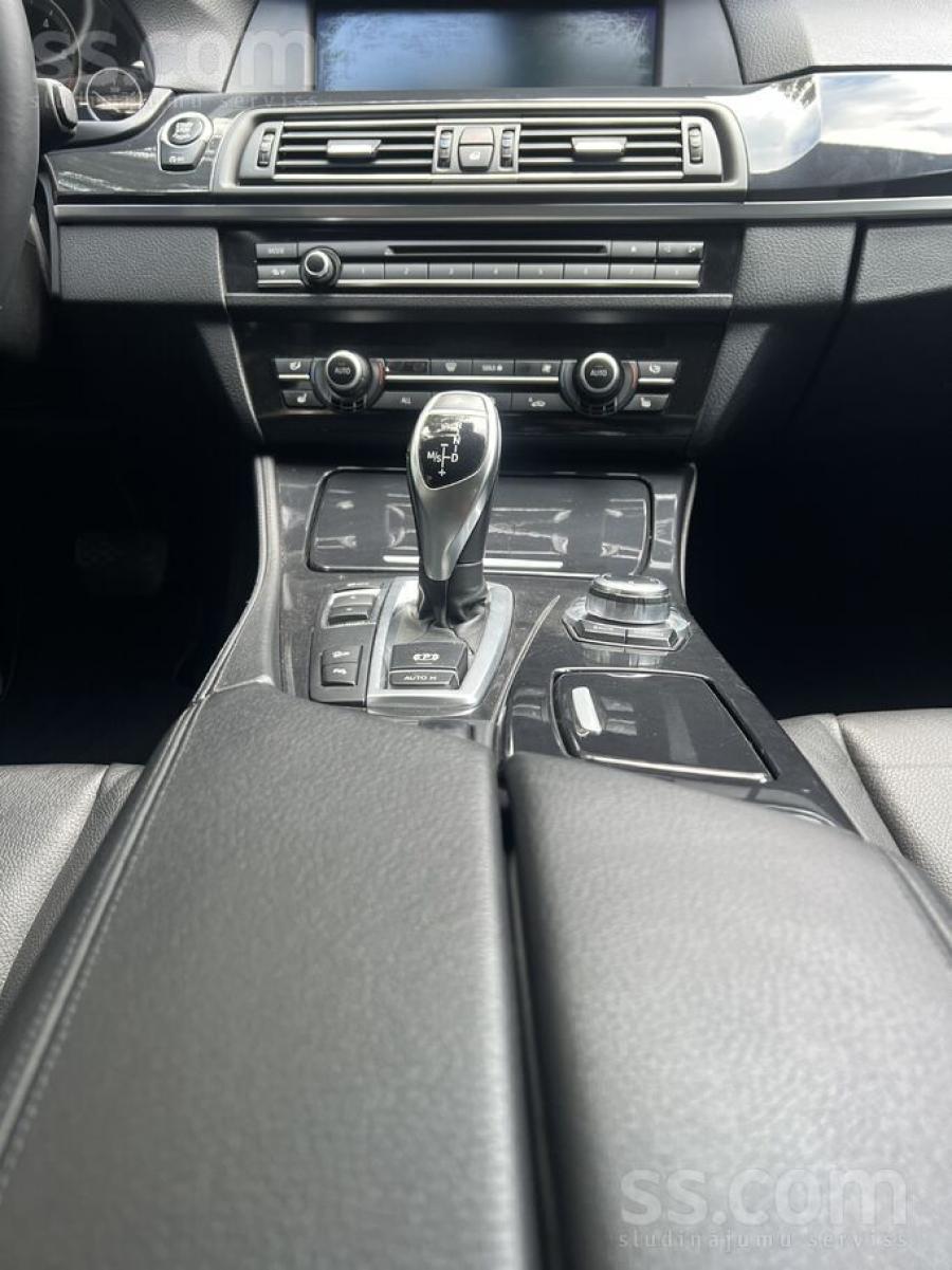 Black BMW 535 2012 in Riga, with an engine capacity of 3.00 L and mileage of 216 thousand km for 10880 €, photo 13 on AUTOMOTO.COM.LV