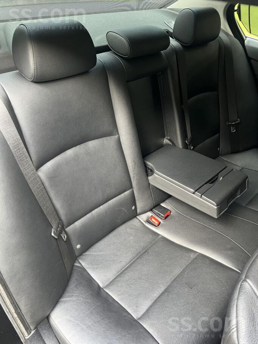 Black BMW 535 2012 in Riga, with an engine capacity of 3.00 L and mileage of 216 thousand km for 10880 €, photo 27 on AUTOMOTO.COM.LV