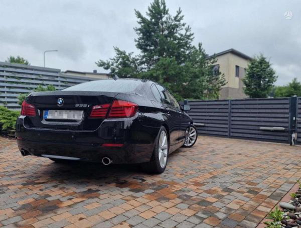Melns BMW 535 2012 Viļņa, ar dzinēja tilpumu 2.98 L un nobraukumu 192 tūkst. km par 10800 €, foto 4 vietnē AUTOMOTO.COM.LV