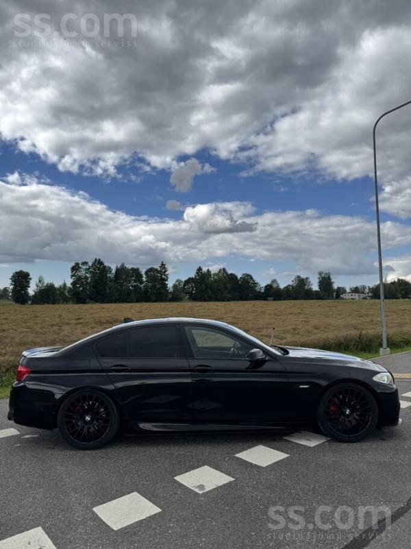 BMW 535 2012 in Riga on AUTOMOTO.COM.LV Black BMW 535 2012 in Riga, with an engine capacity of 3.00 L and mileage of 330 thousand km for 13200 €, photo 5 on AUTOMOTO.COM.LV