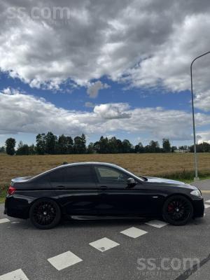 Black BMW 535 2012 in Riga, with an engine capacity of 3.00 L and mileage of 330 thousand km for 13200 €, photo 5 on AUTOMOTO.COM.LV
