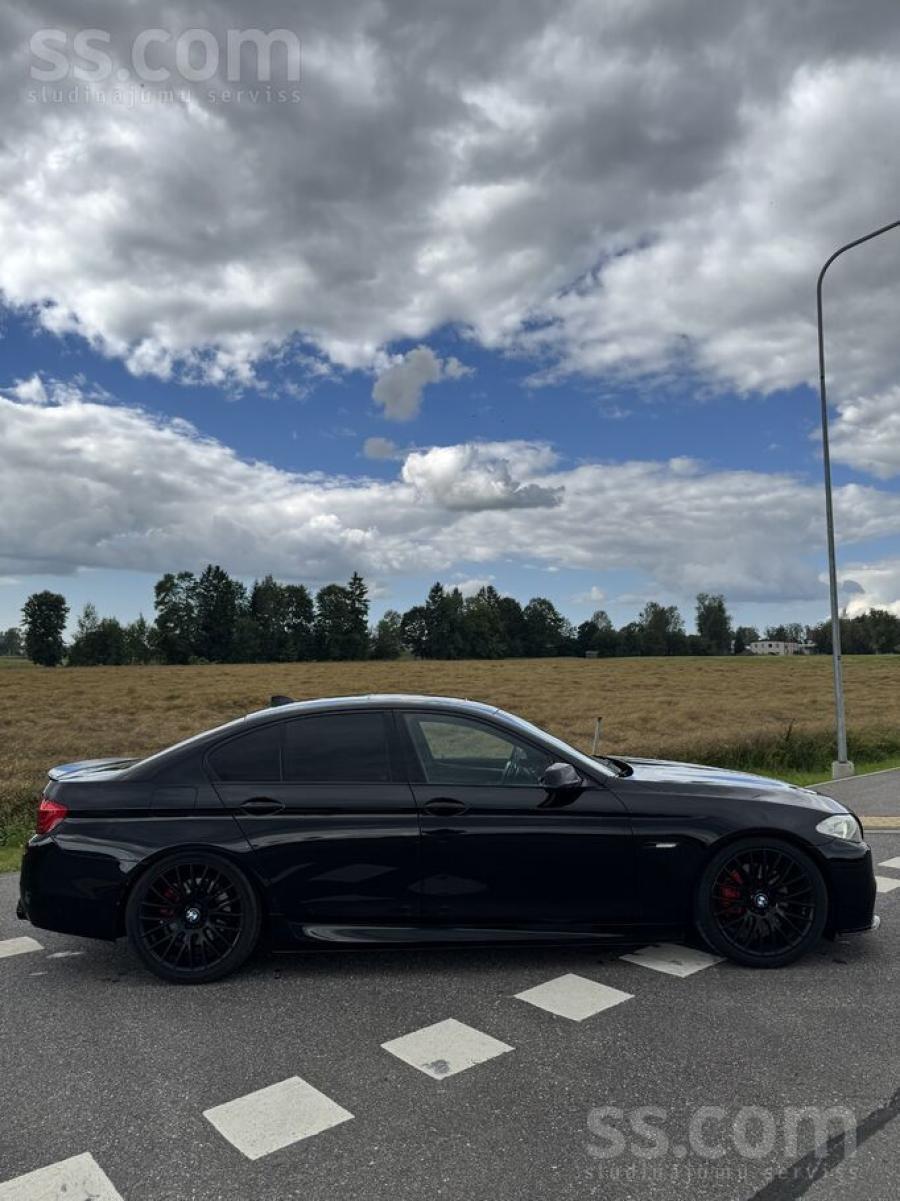 Black BMW 535 2012 in Riga, with an engine capacity of 3.00 L and mileage of 330 thousand km for 13200 €, photo 5 on AUTOMOTO.COM.LV